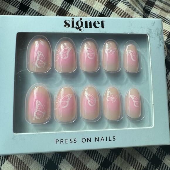 Signet | Other | Signet Pink Butterfly Press On Nails | Poshmark